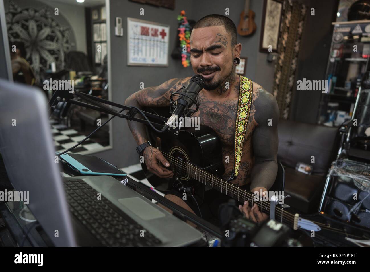 Guy sings in studio hi-res stock photography and images - Alamy