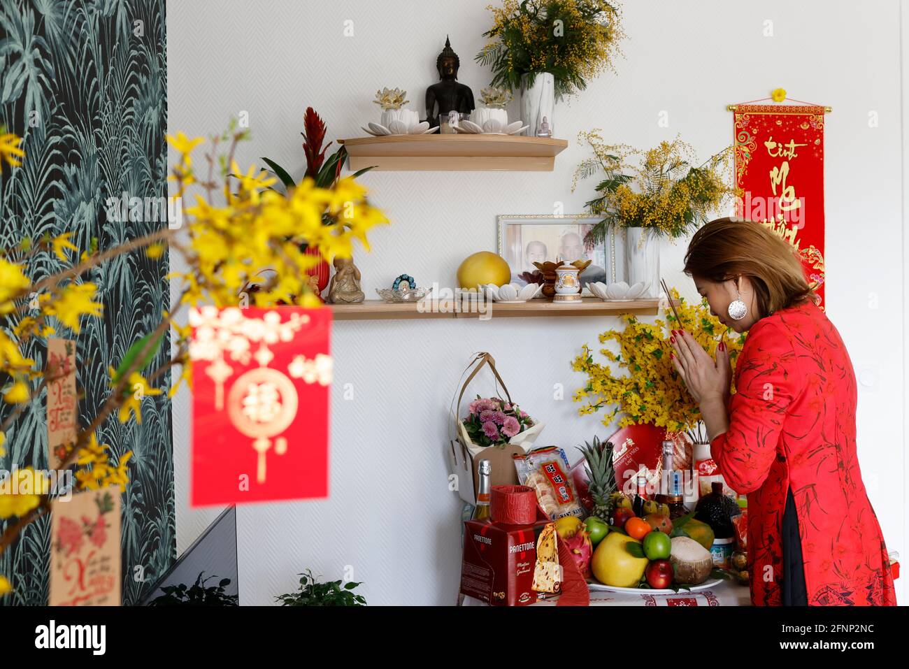 Asian woman praying at home for Chinese and Vietnamese New Year. France ...