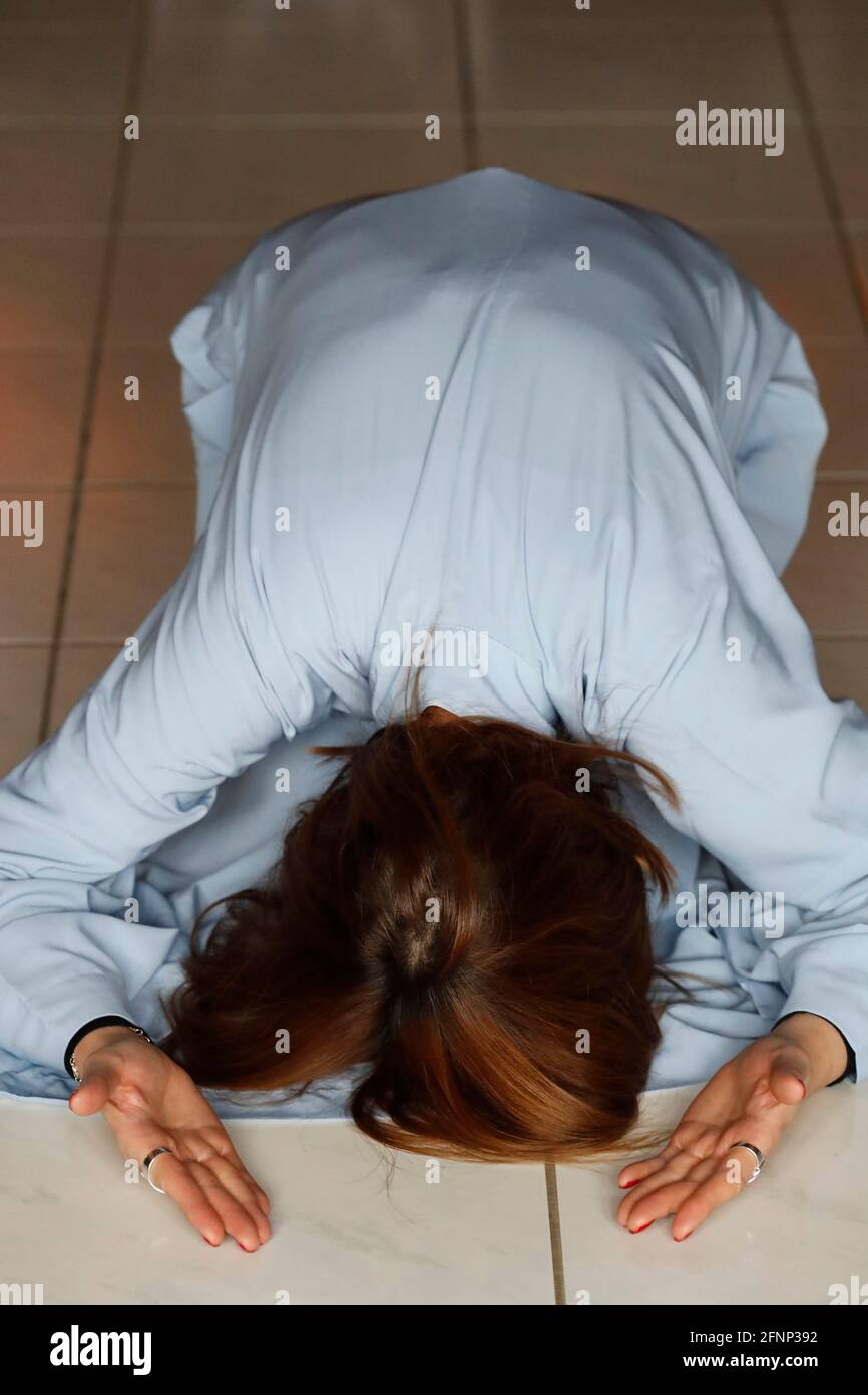 Thien Minh buddhist temple. Woman praying at Buddha service ...