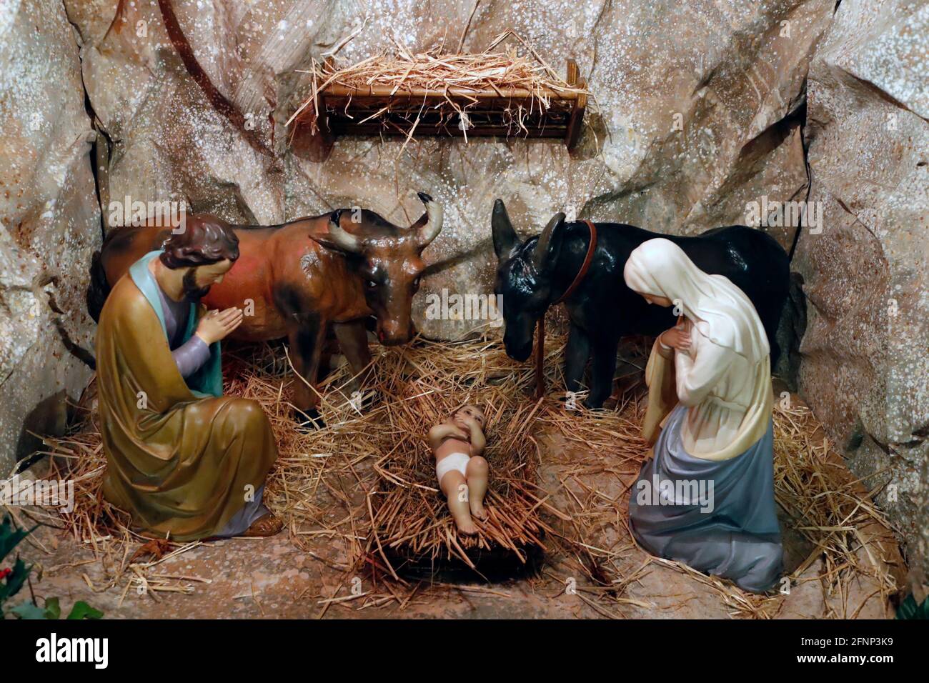 Nativity scene with the holy family hi-res stock photography and images ...