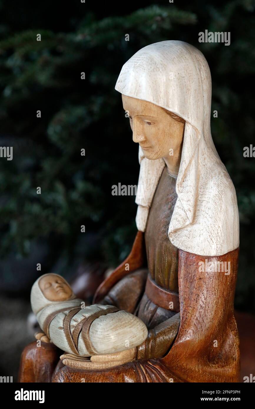 Crib creche jesus virgin mary hi-res stock photography and images - Alamy