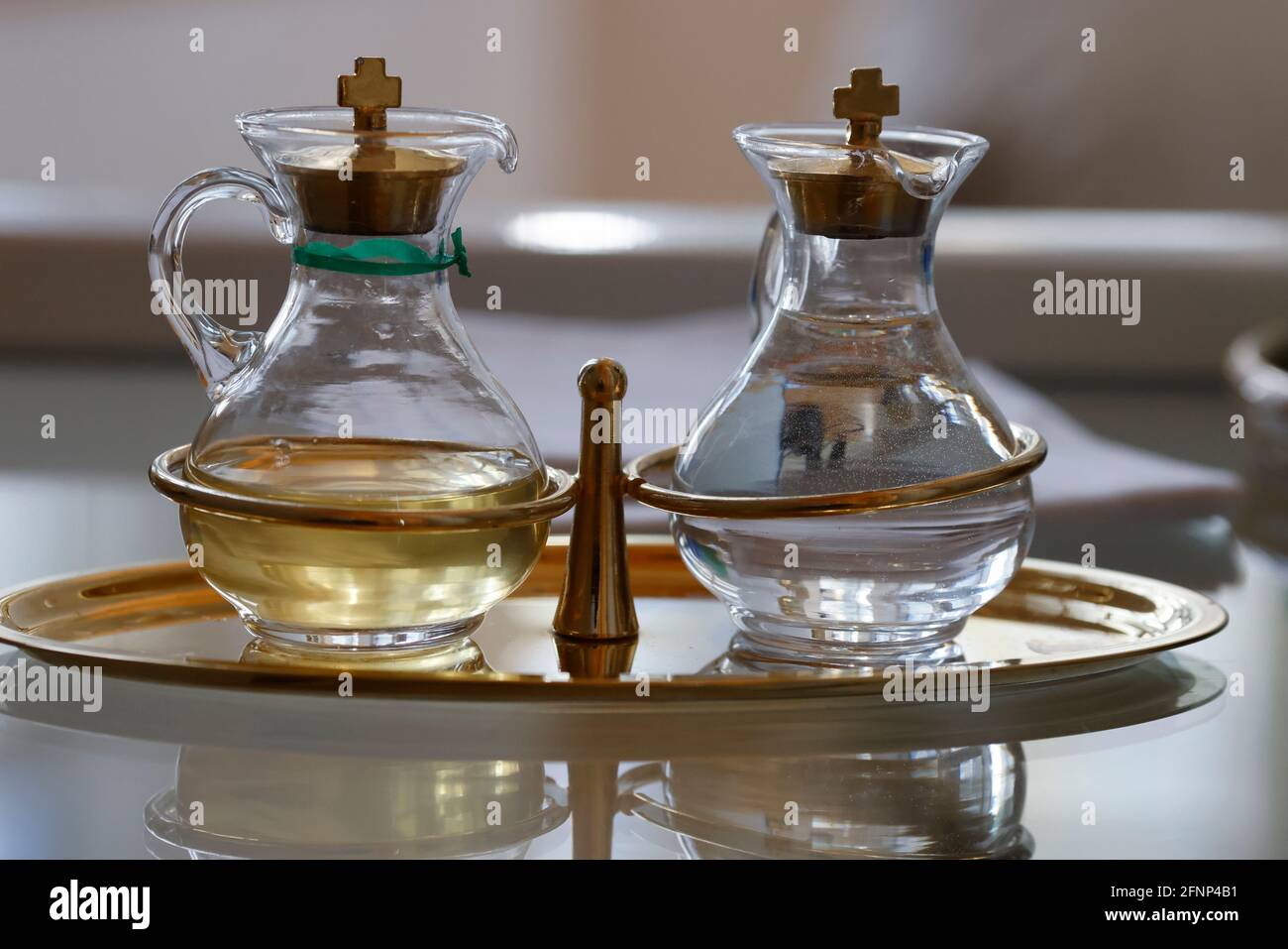 Pair of cruets hi-res stock photography and images - Alamy