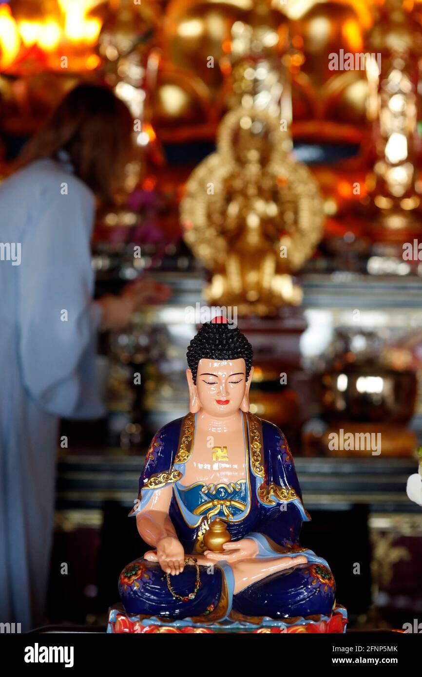 Temple bouddhiste mahayana hi-res stock photography and images - Alamy