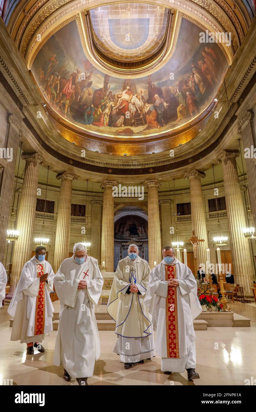 Mass in Saint Philippe du Roule church, Paris, France Stock Photo - Alamy