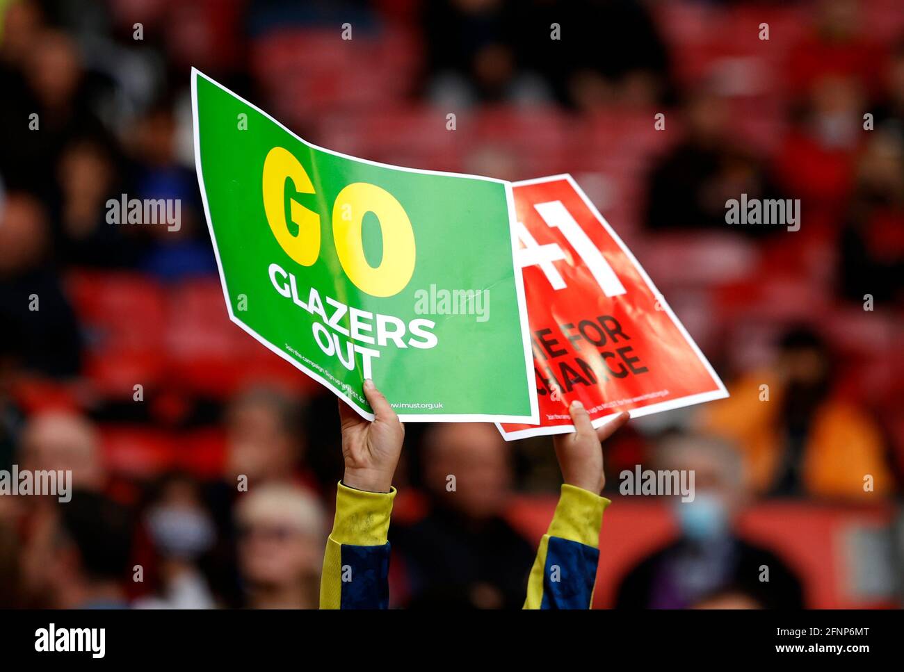 Chelsea fan protest hi-res stock photography and images - Alamy