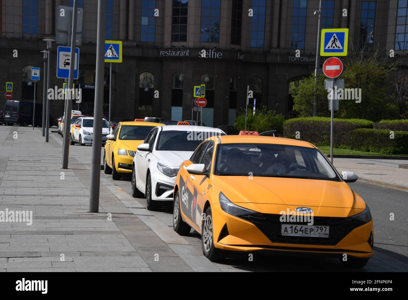 Gett taxi hi-res stock photography and images - Alamy