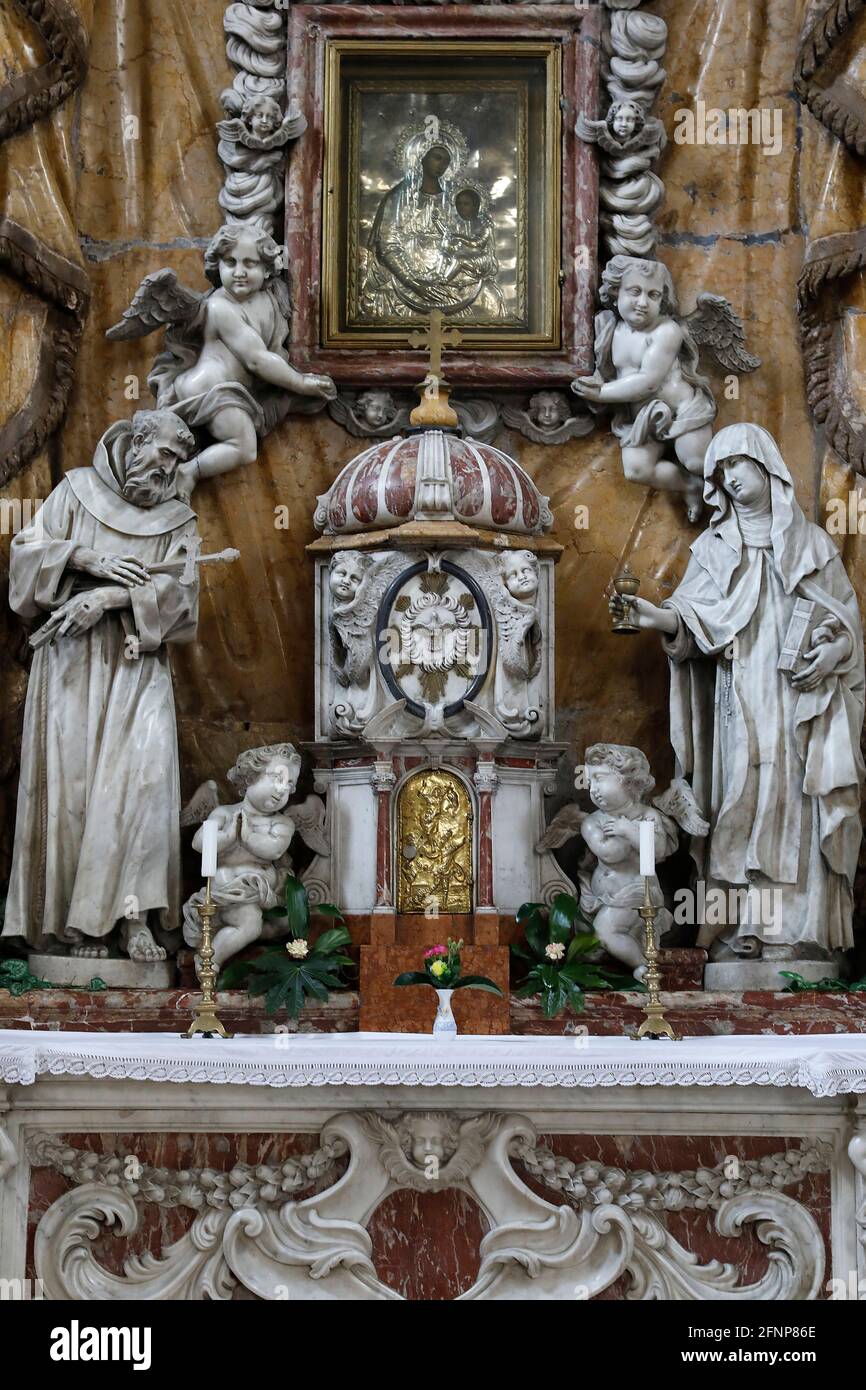 Autel tabernacle hi-res stock photography and images - Alamy