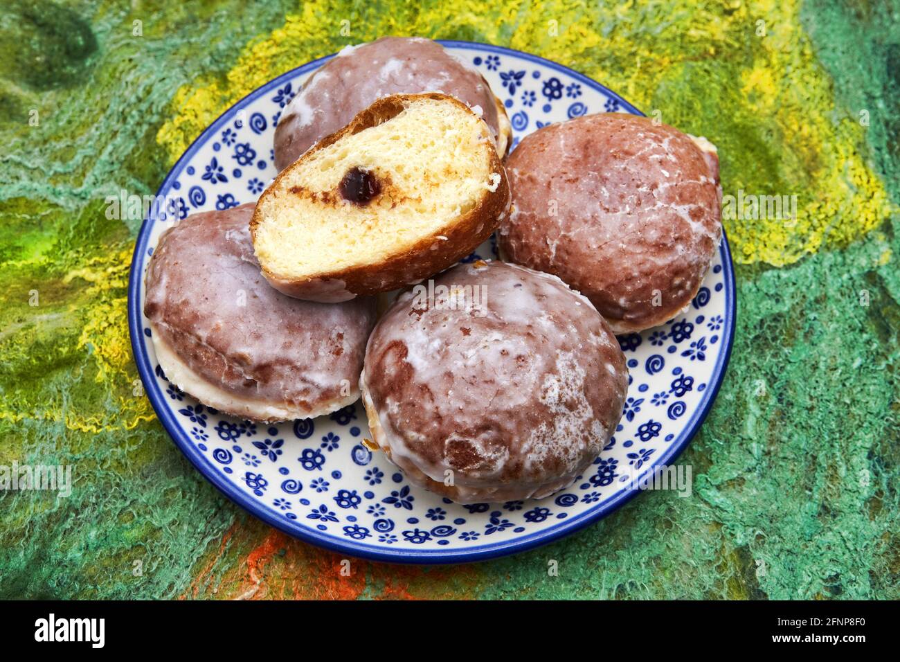Paczki hi-res stock photography and images - Alamy
