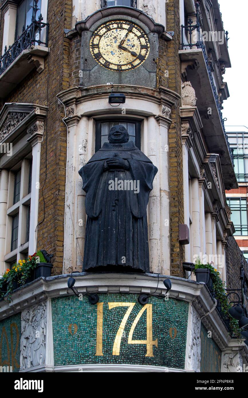 The Black Friar pub, site of a former medieval Dominican friary, London ...