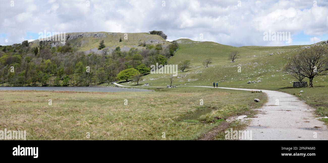 Walk malham tarn circular hi-res stock photography and images - Alamy