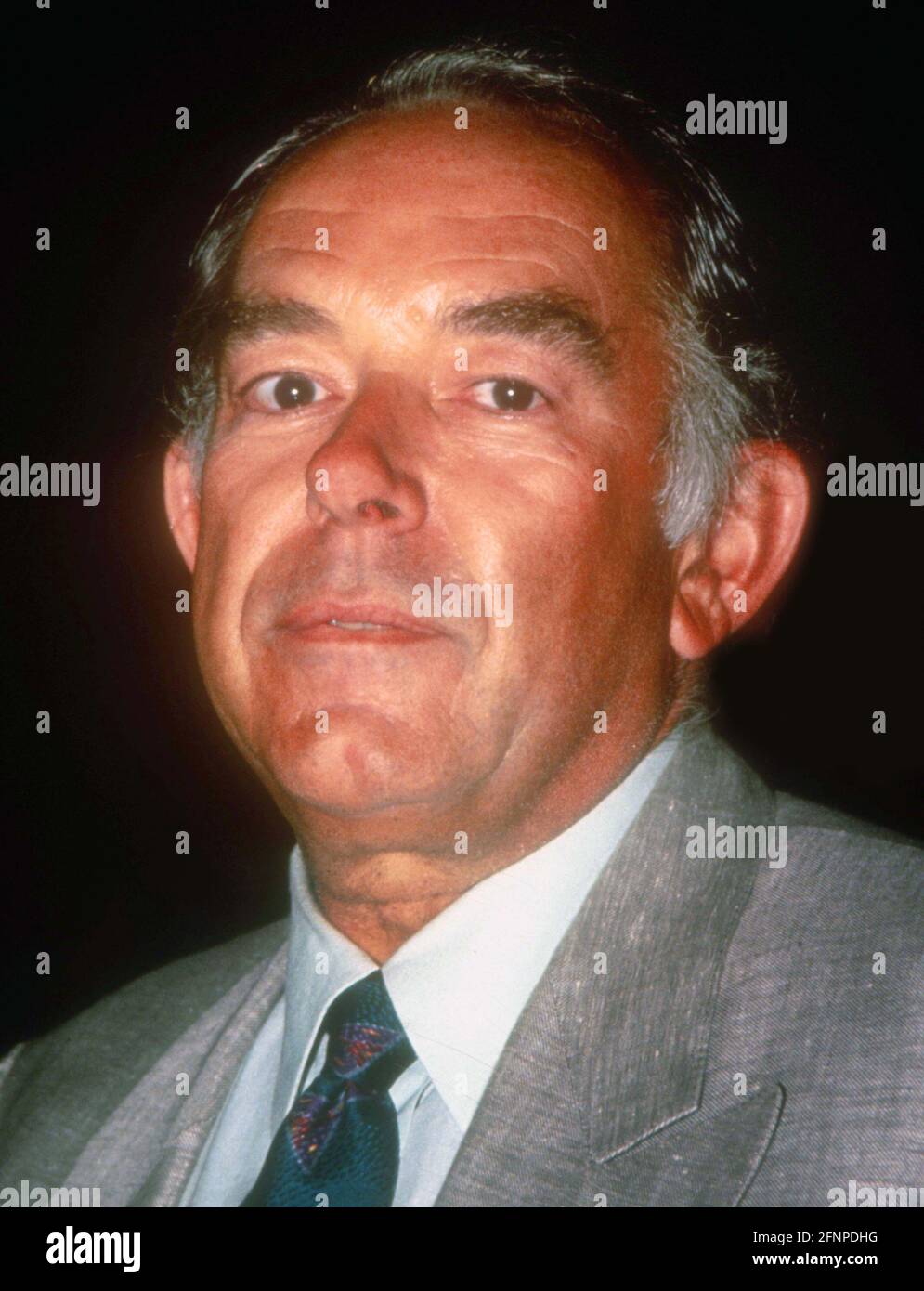 Robin leach celebrities hi-res stock photography and images - Alamy