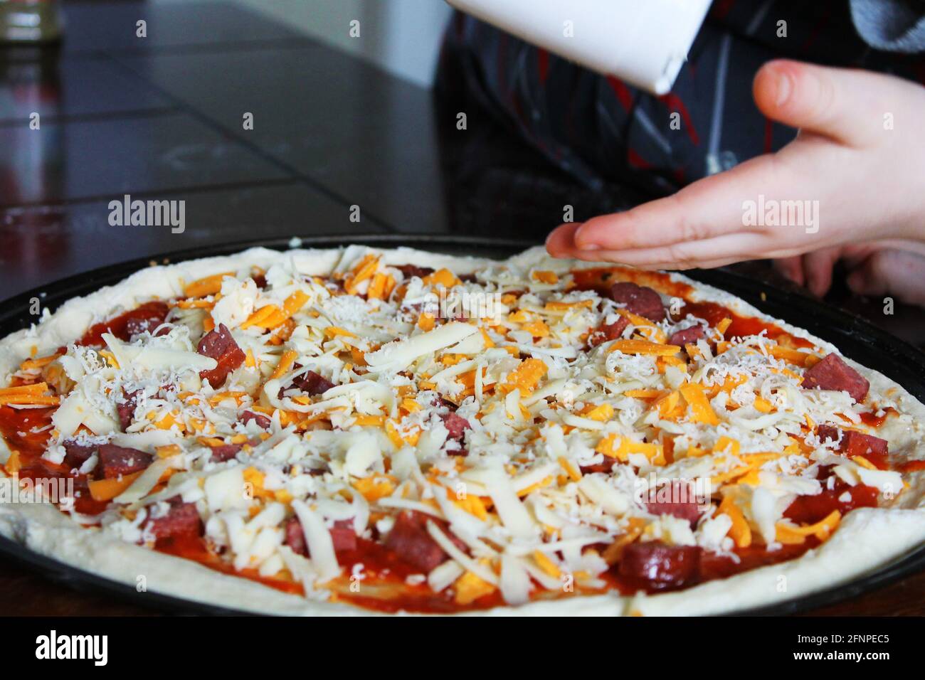 Womans hands food hi-res stock photography and images - Alamy