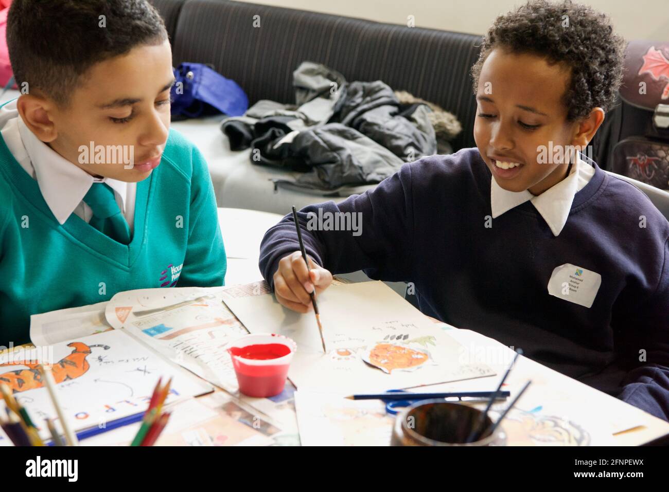 Collaborative learning hi-res stock photography and images - Alamy