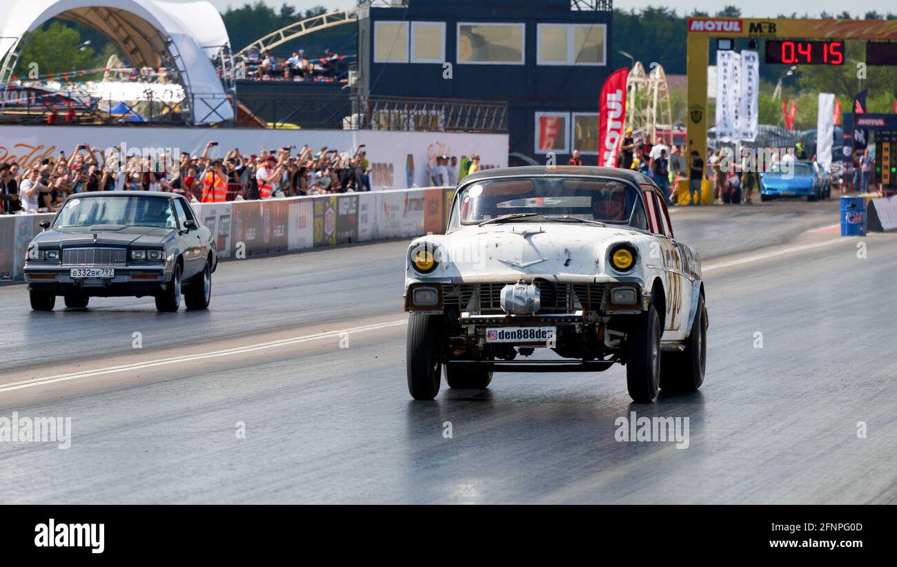 Moscow, Russia. 16th May, 2021. The white car from the 50s takes the ...