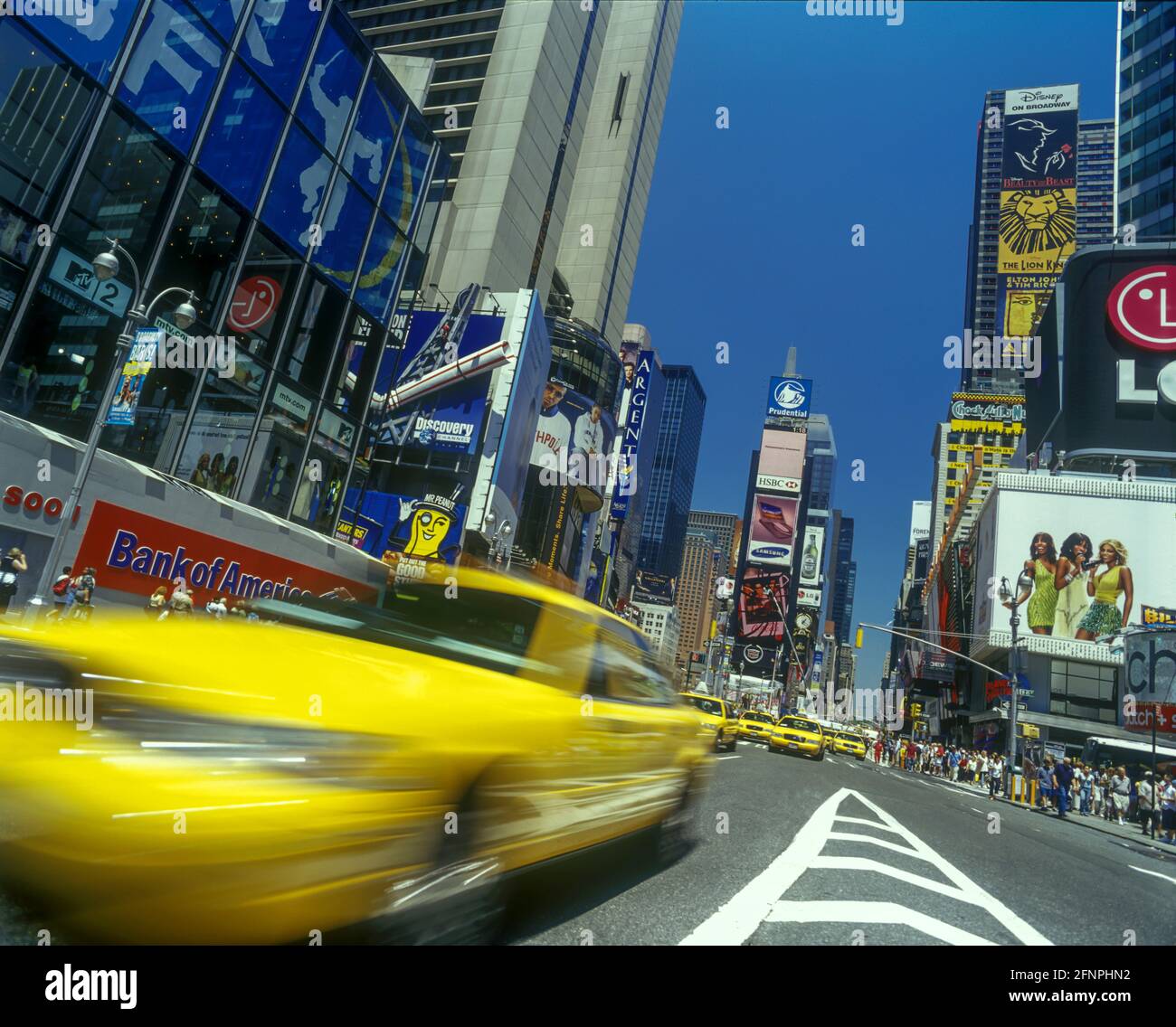 2005 HISTORICAL YELLOW TAXI CABS (©FORD MOTOR CO 2000) TIMES SQUARE ...