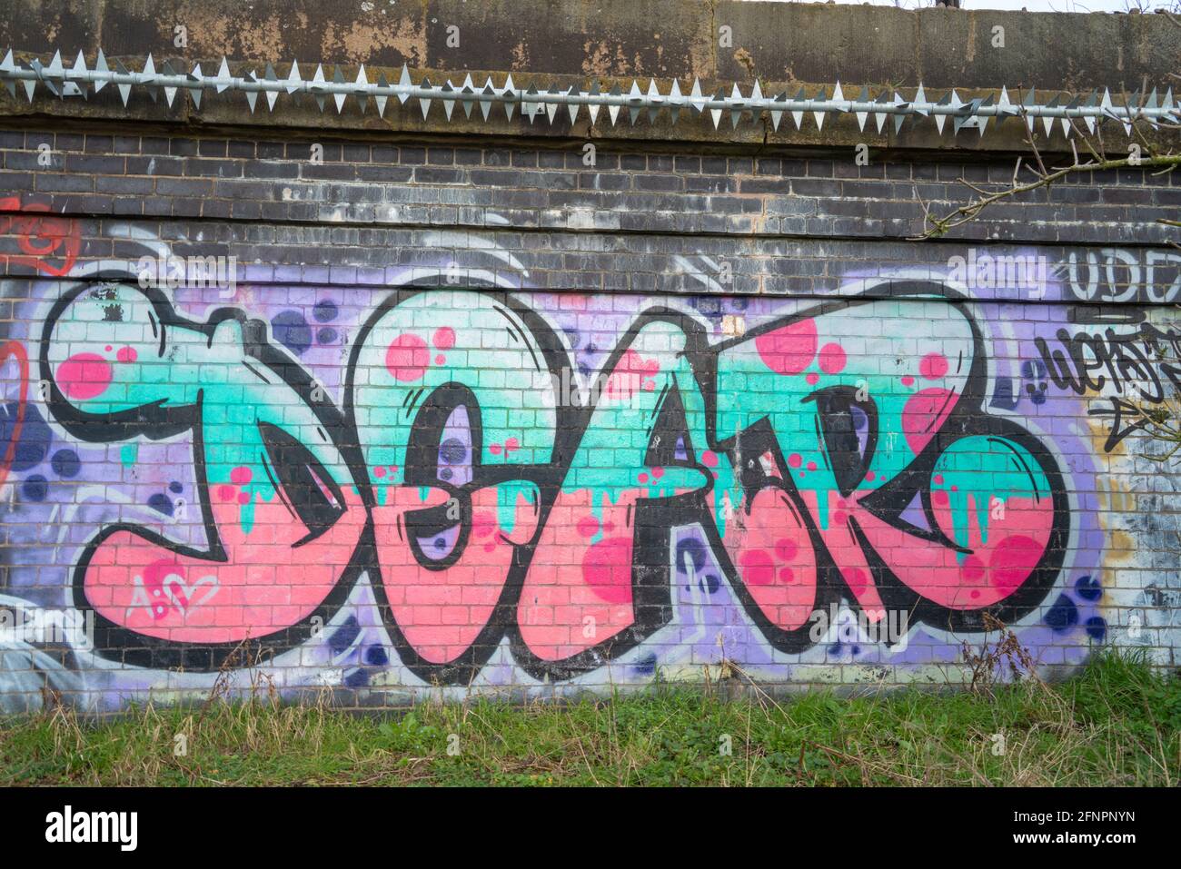 Spray Paint Art A Guide On How To Use Spray Paint, 52% OFF