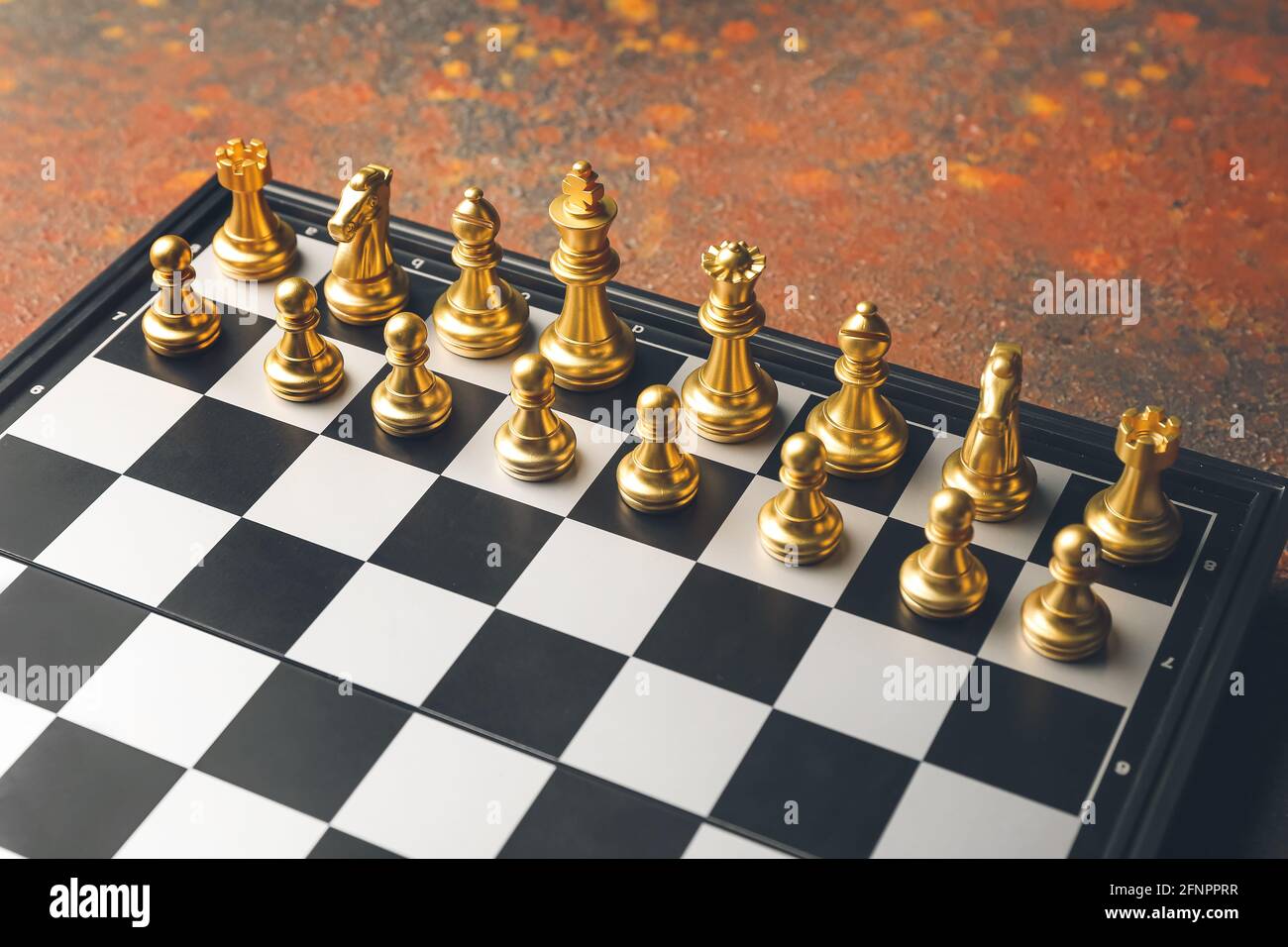 Grunge chess pieces hi-res stock photography and images - Alamy