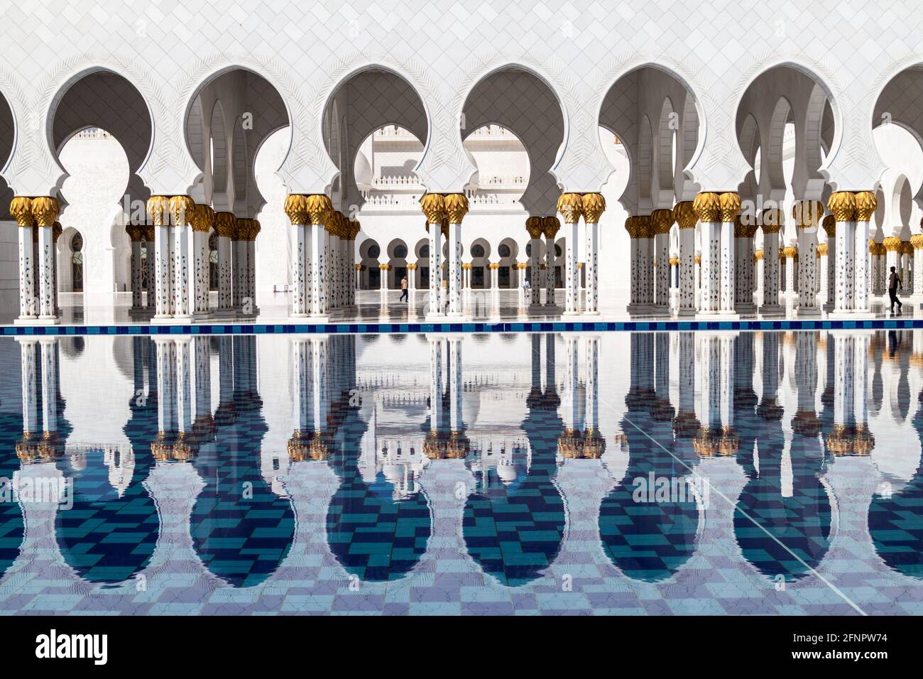 Gallery of Sheikh Zayed Grand Mosque in Abu Dhabi reflecting in a pond ...