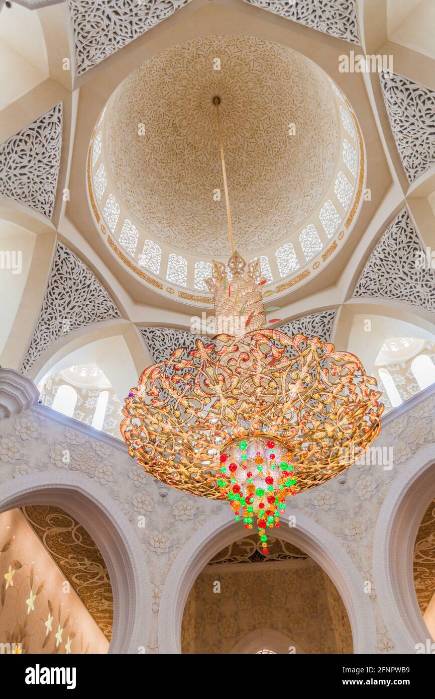 Chandelier in Sheikh Zayed Grand Mosque in Abu Dhabi, United Arab ...