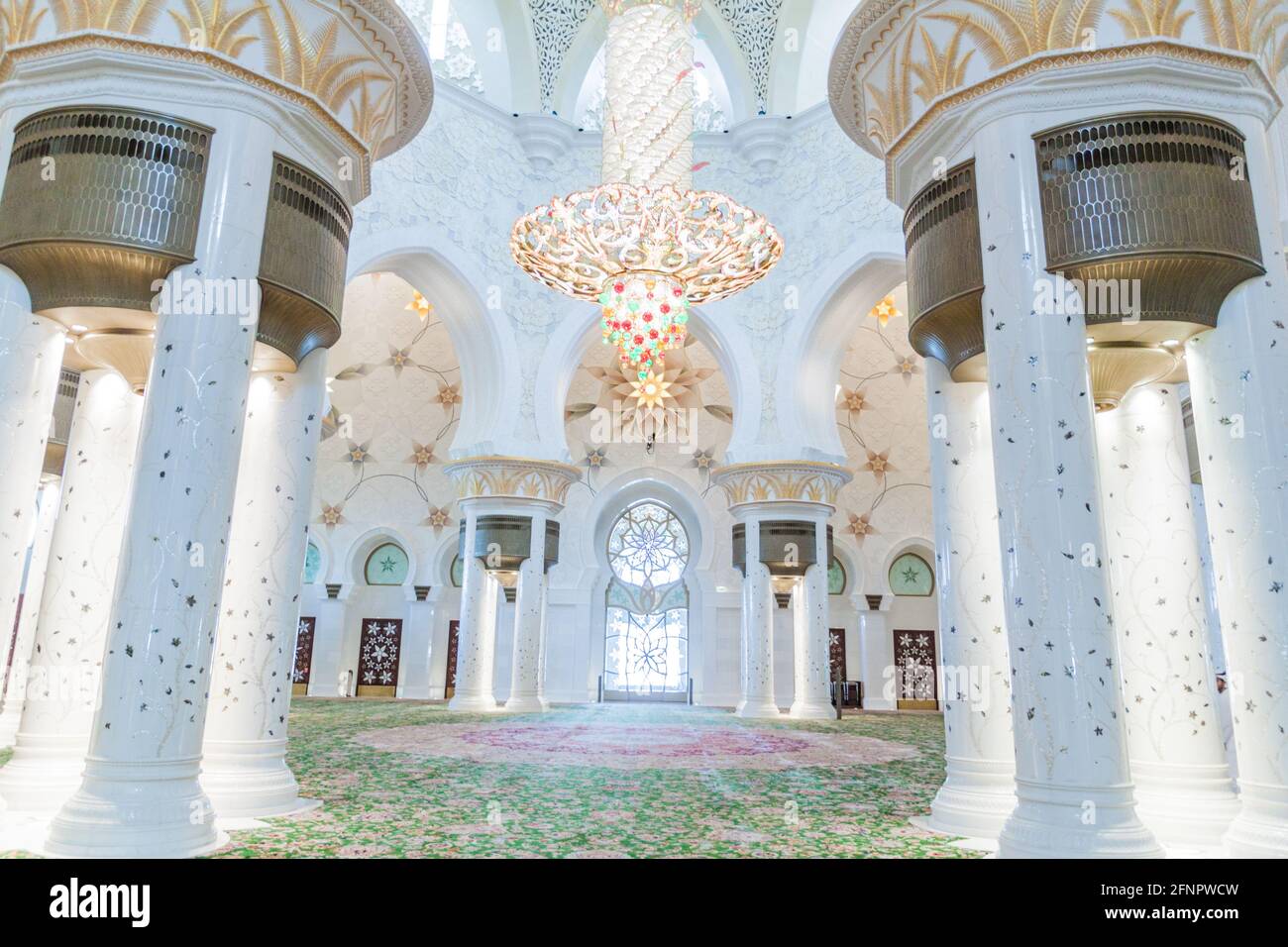 Interior of Sheikh Zayed Grand Mosque in Abu Dhabi, United Arab ...