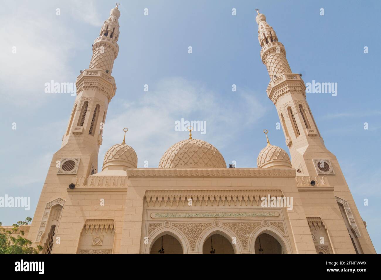 Jumeirah Mosque in Dubai, UAE Stock Photo - Alamy