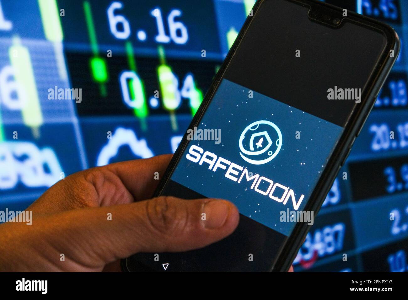 Safemoon hi-res stock photography and images - Alamy