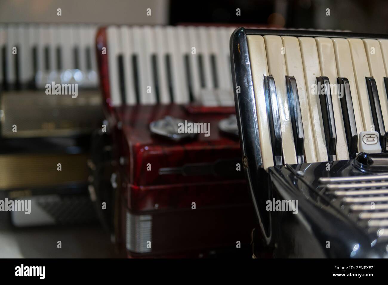 Electric keyboards hi-res stock photography and images - Alamy
