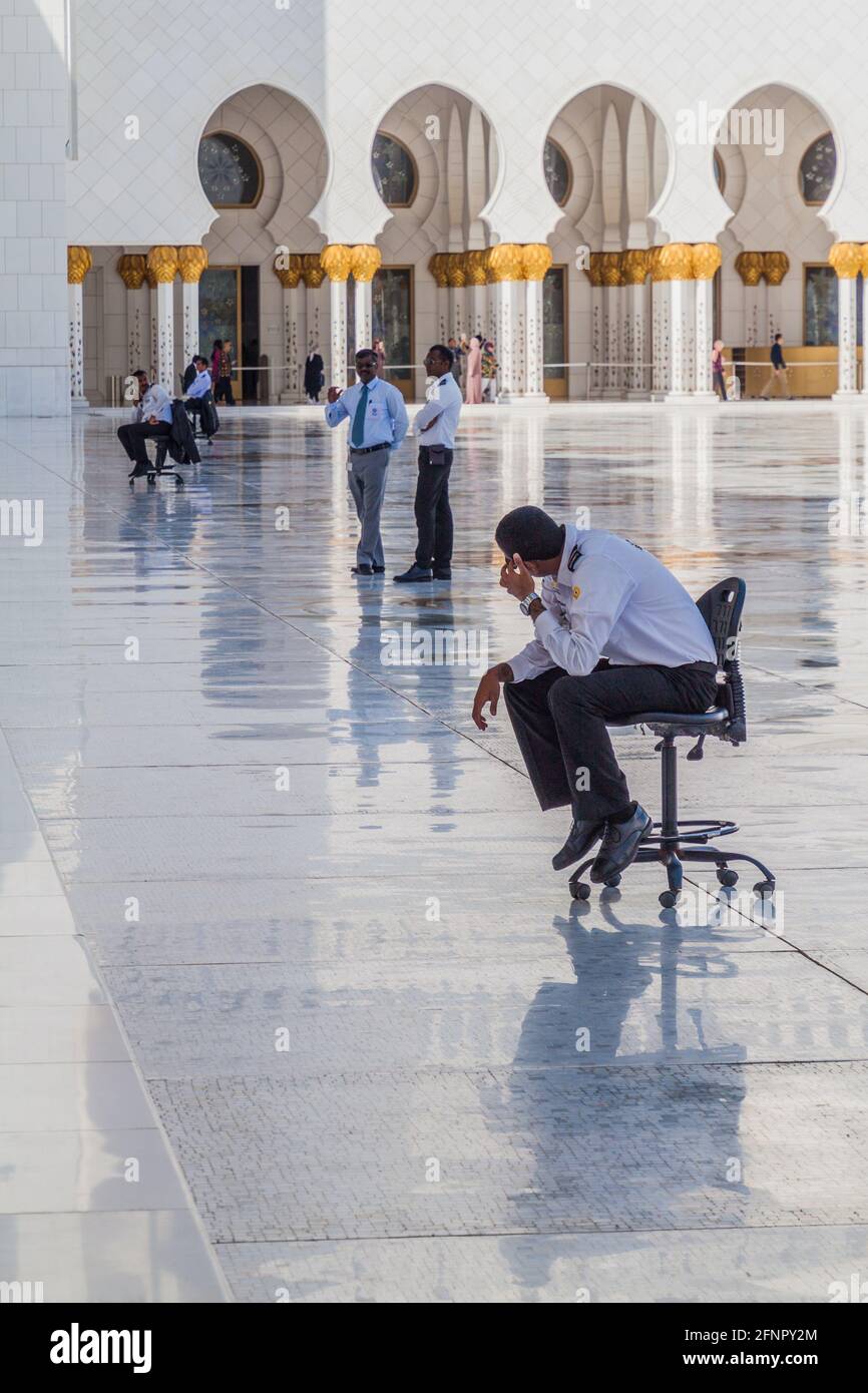 ABU DHABI, UAE - MARCH 9, 2017: Security guard at the Sheikh Zayed ...