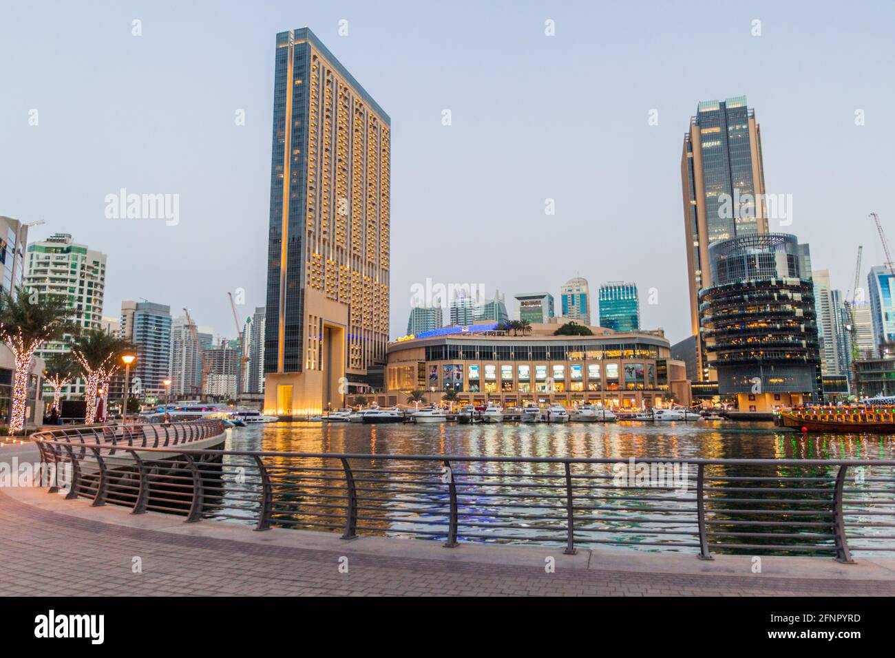 Dubai marina walk hi-res stock photography and images - Alamy