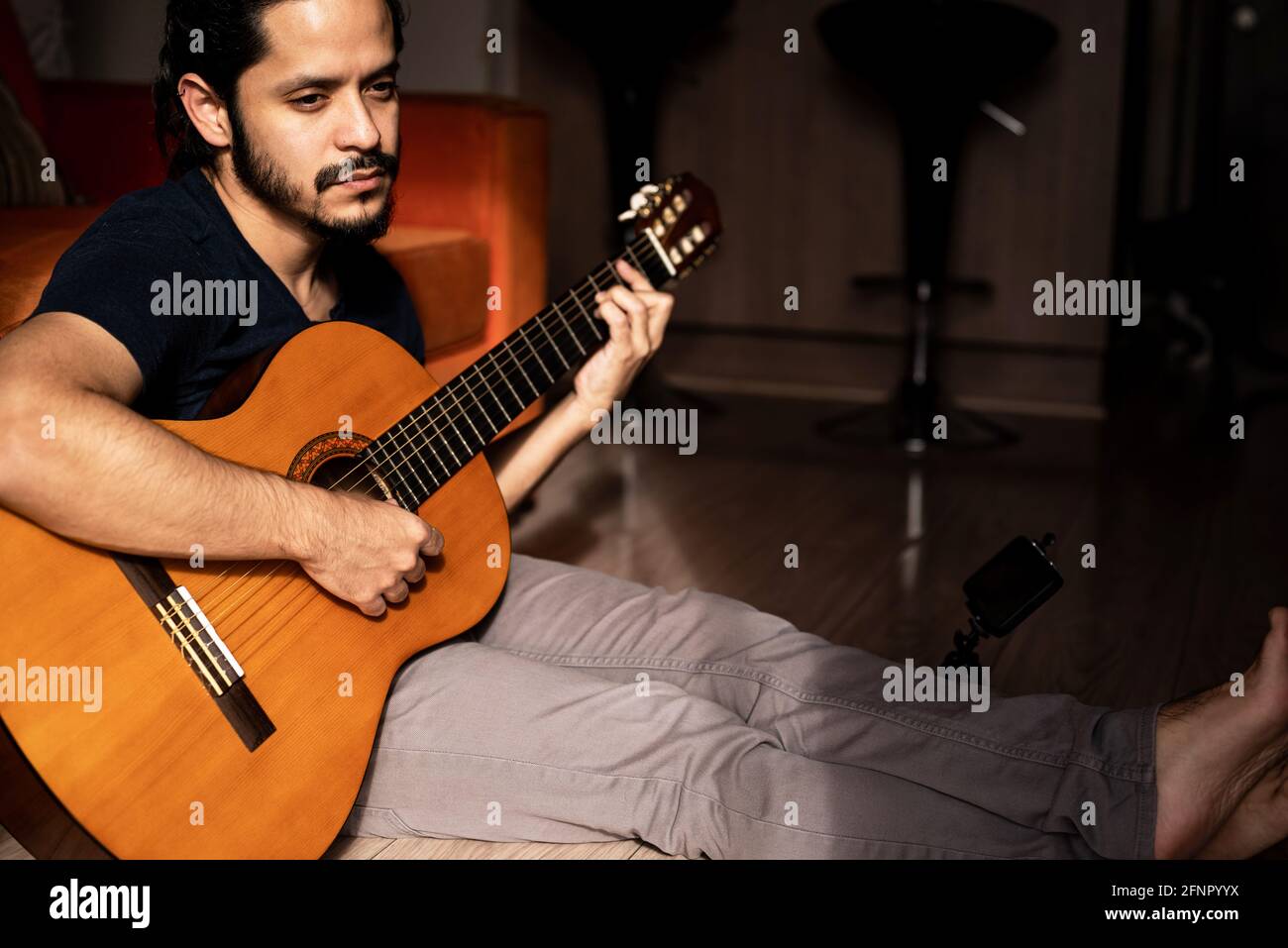 Latin guitarist hi-res stock photography and images - Alamy
