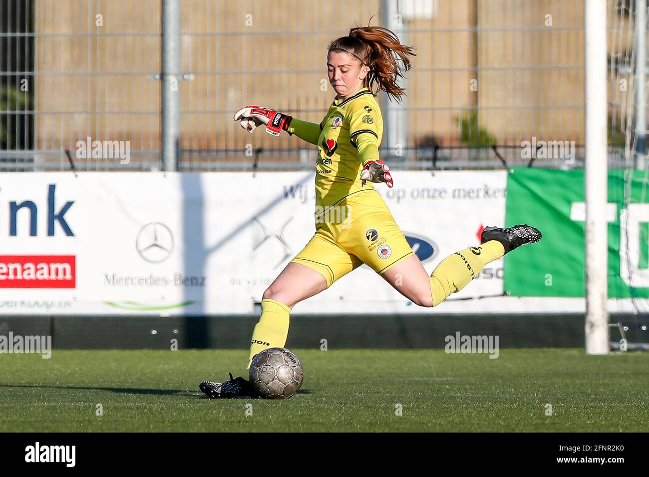 NIEUWEHORNE, NETHERLANDS - MAY 18: goalkeeper Isa Pothof of Excelsior ...