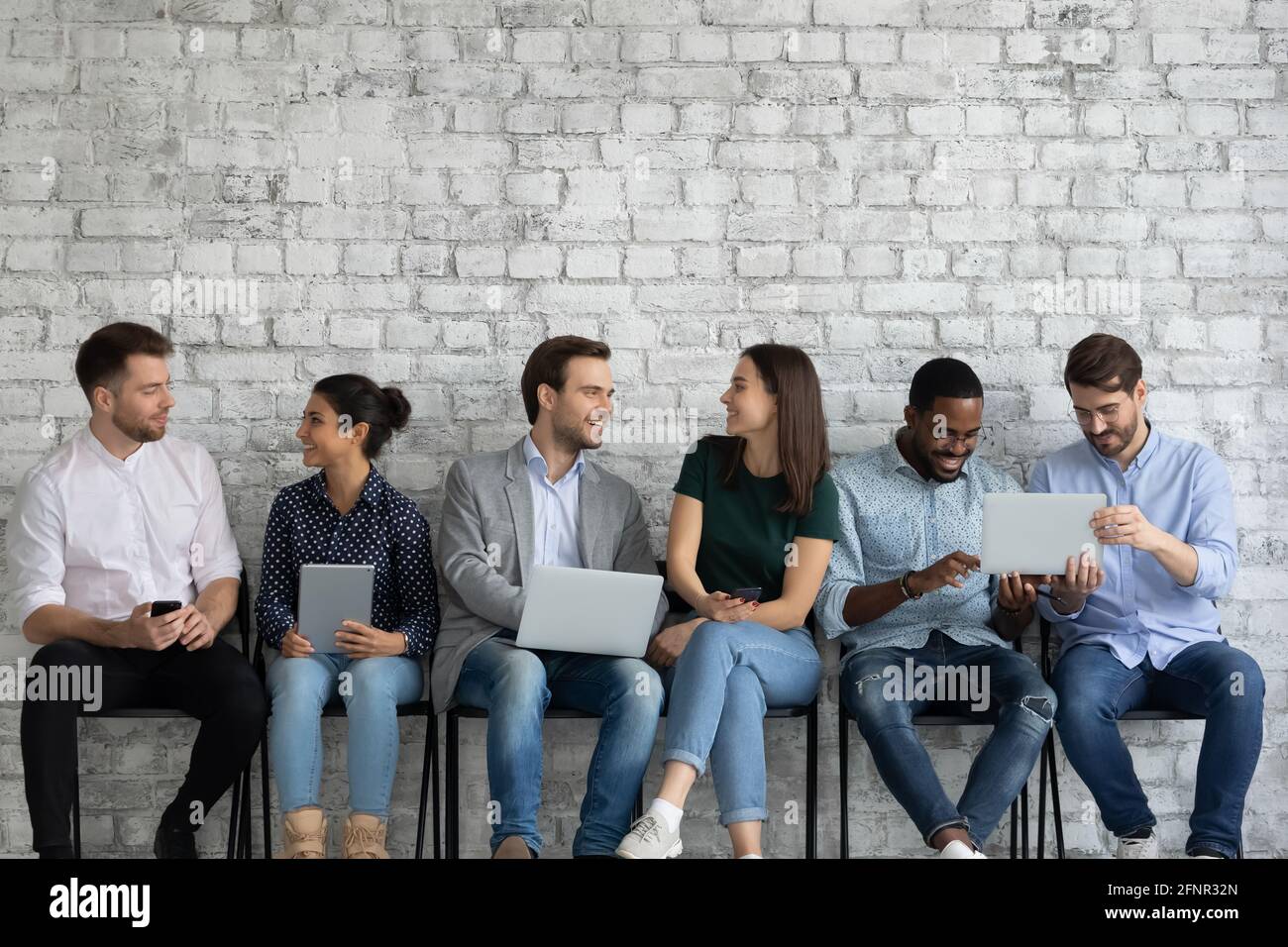 Different people talking hi-res stock photography and images - Alamy