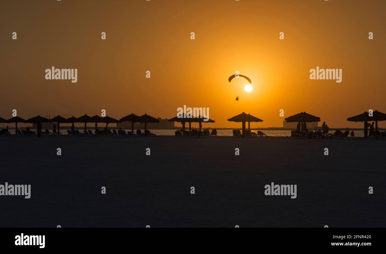 Paragliding active hi-res stock photography and images - Alamy