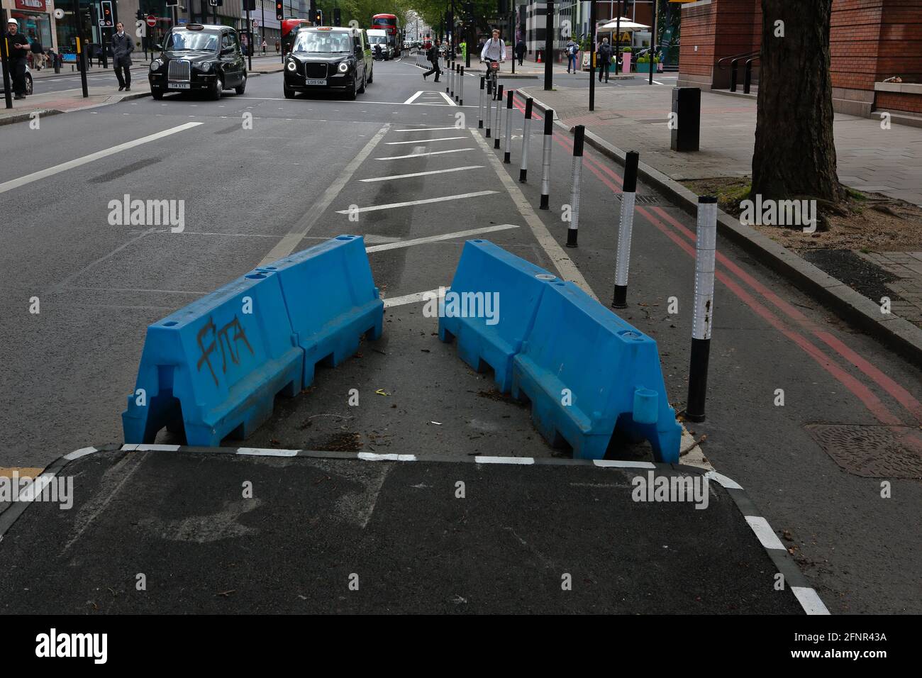 London (UK): Roadworks on the Euston Road Stock Photo - Alamy