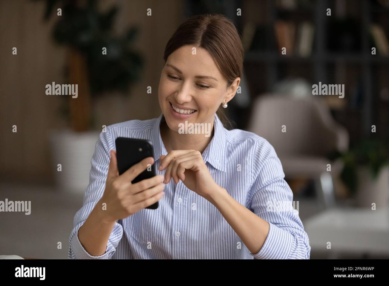Zoom chat teen hi-res stock photography and images - Alamy