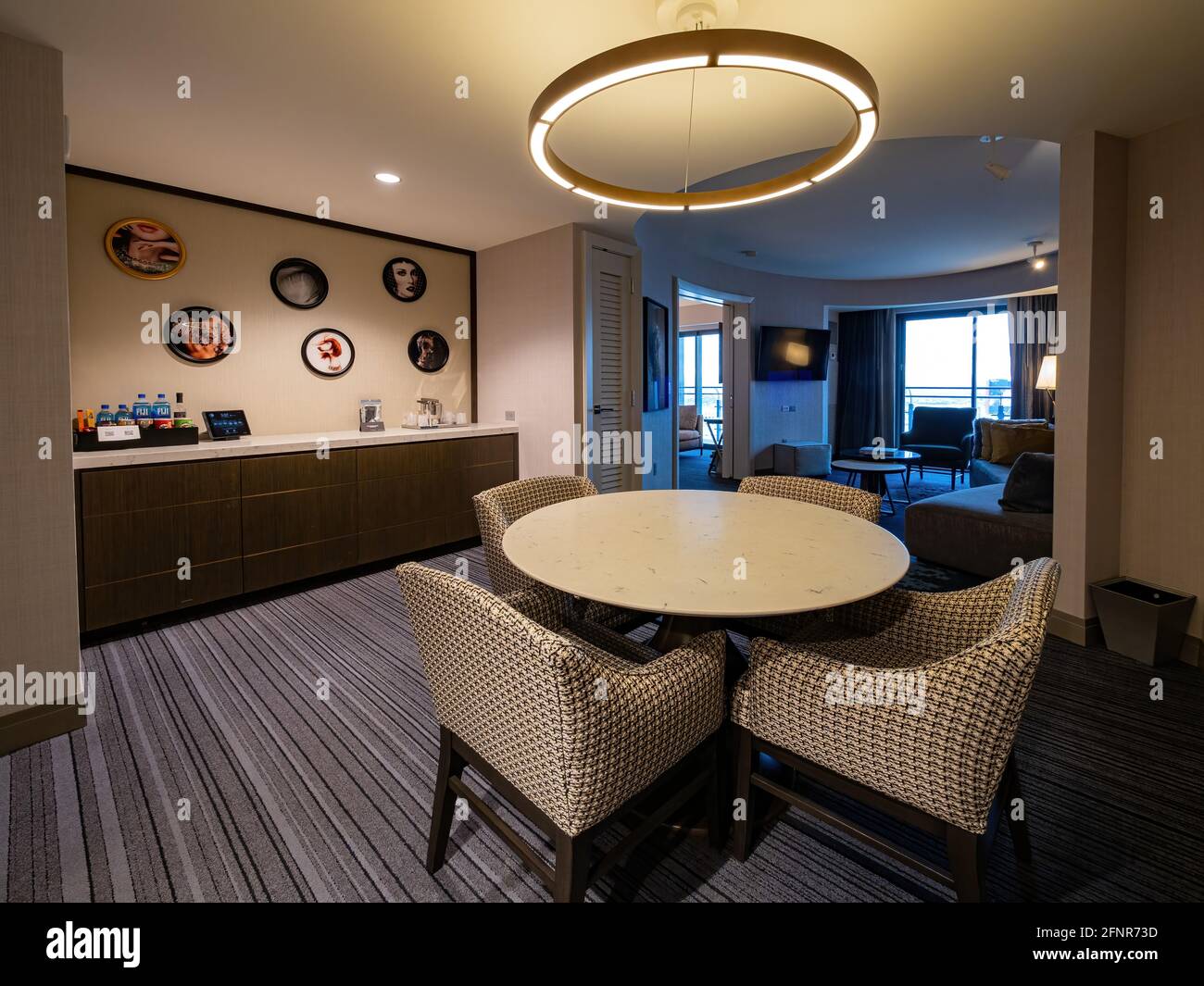 Cosmopolitan hotel las vegas room hi-res stock photography and images ...