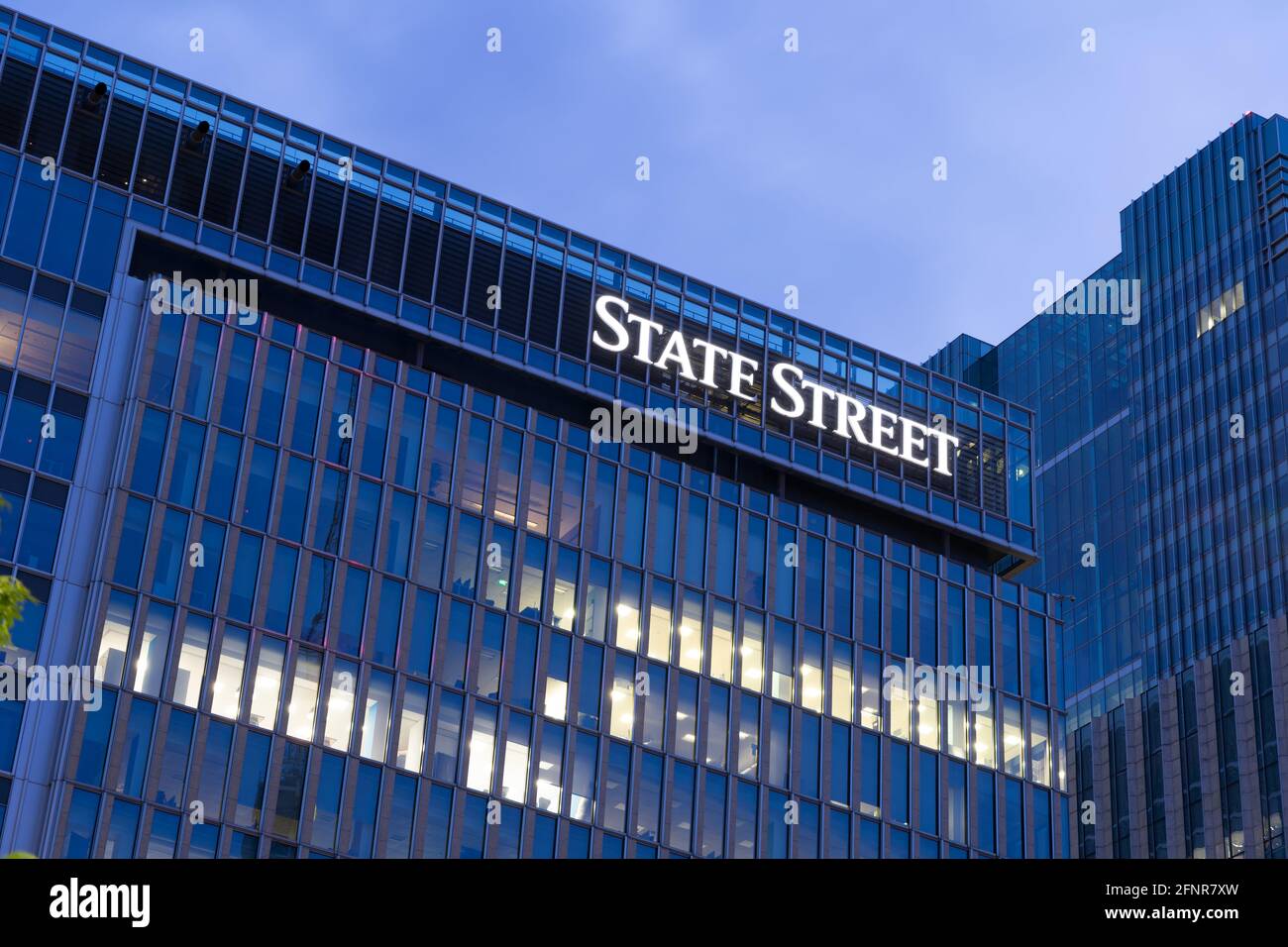State street logo on top of its head office in dockland, London ...