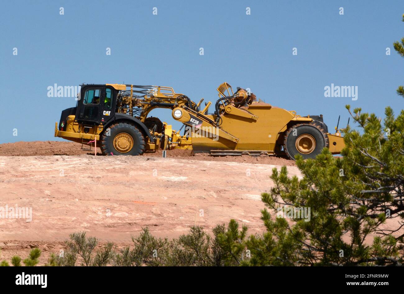 Highway construction equipment scraper hi-res stock photography and ...