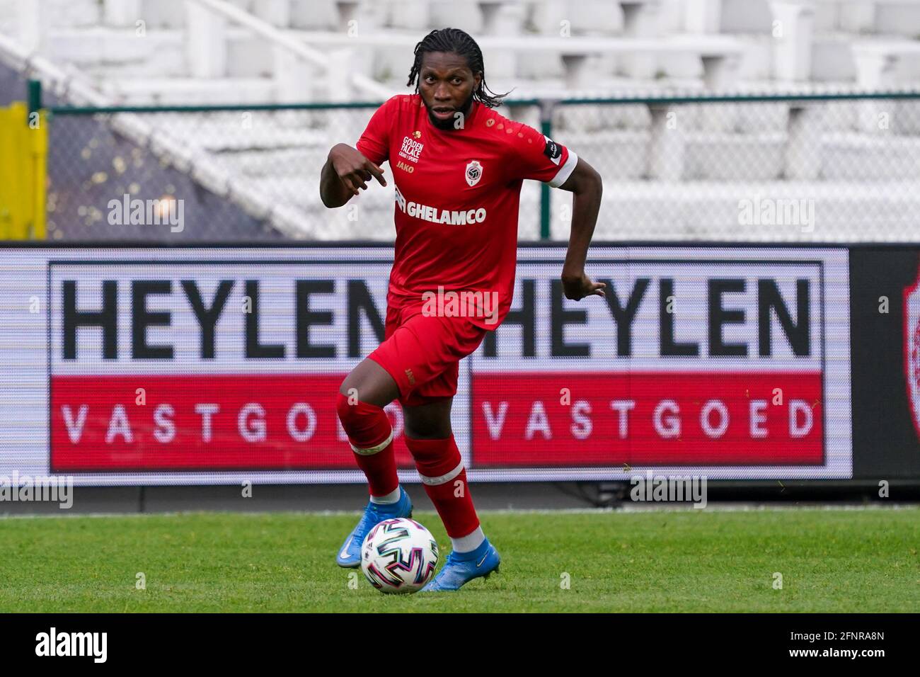 ANTWERP, BELGIUM - MAY 13: Dieumerci Mbokani of Royal Antwerp controlls ...