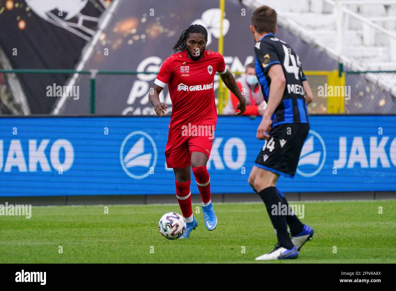 ANTWERP, BELGIUM - MAY 13: Dieumerci Mbokani of Royal Antwerp controlls ...
