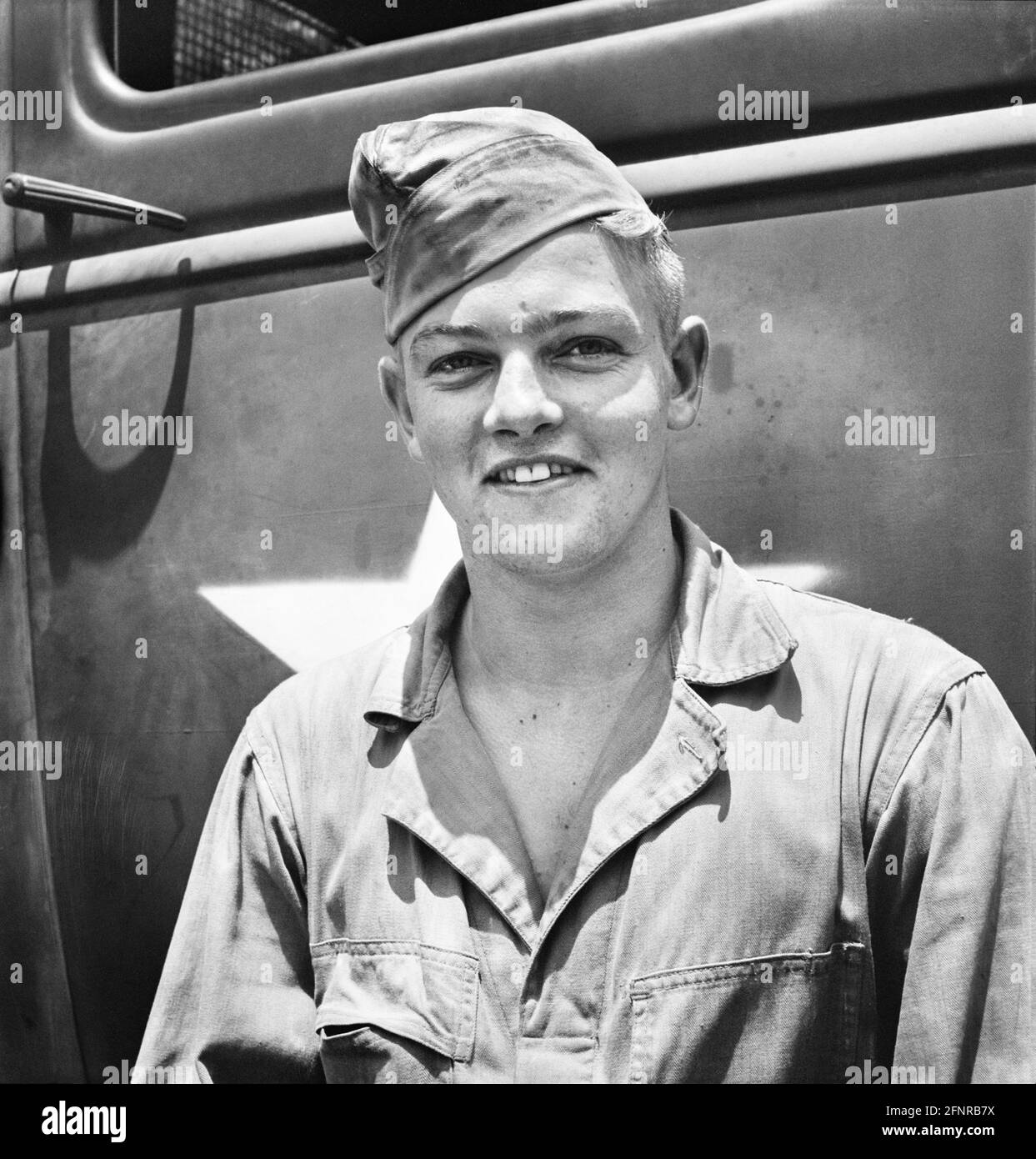 Airplane mechanic with mobile unit hi-res stock photography and images ...