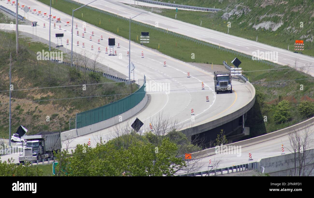 Car traffic on four lane hi-res stock photography and images - Alamy
