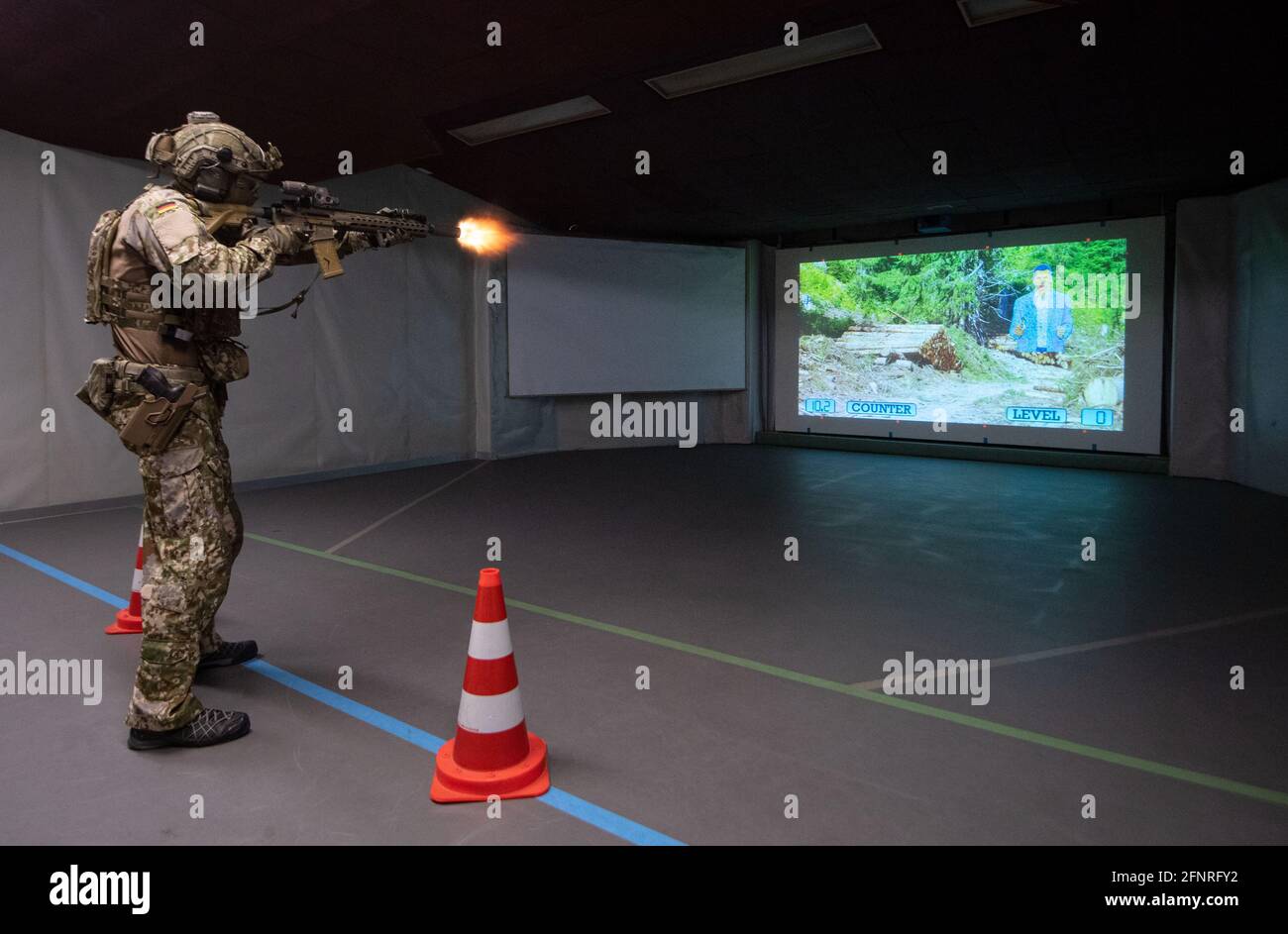 Firearms instructor hi-res stock photography and images - Alamy