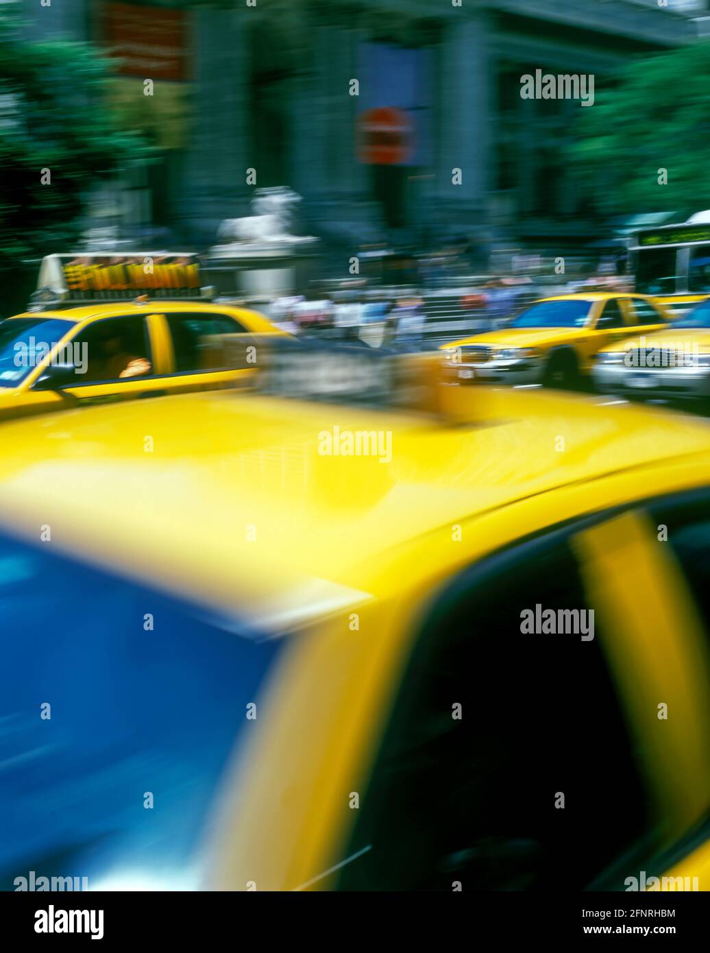 2005 HISTORICAL YELLOW TAXI CABS (©FORD MOTOR CO 2000) FIFTH AVENUE ...
