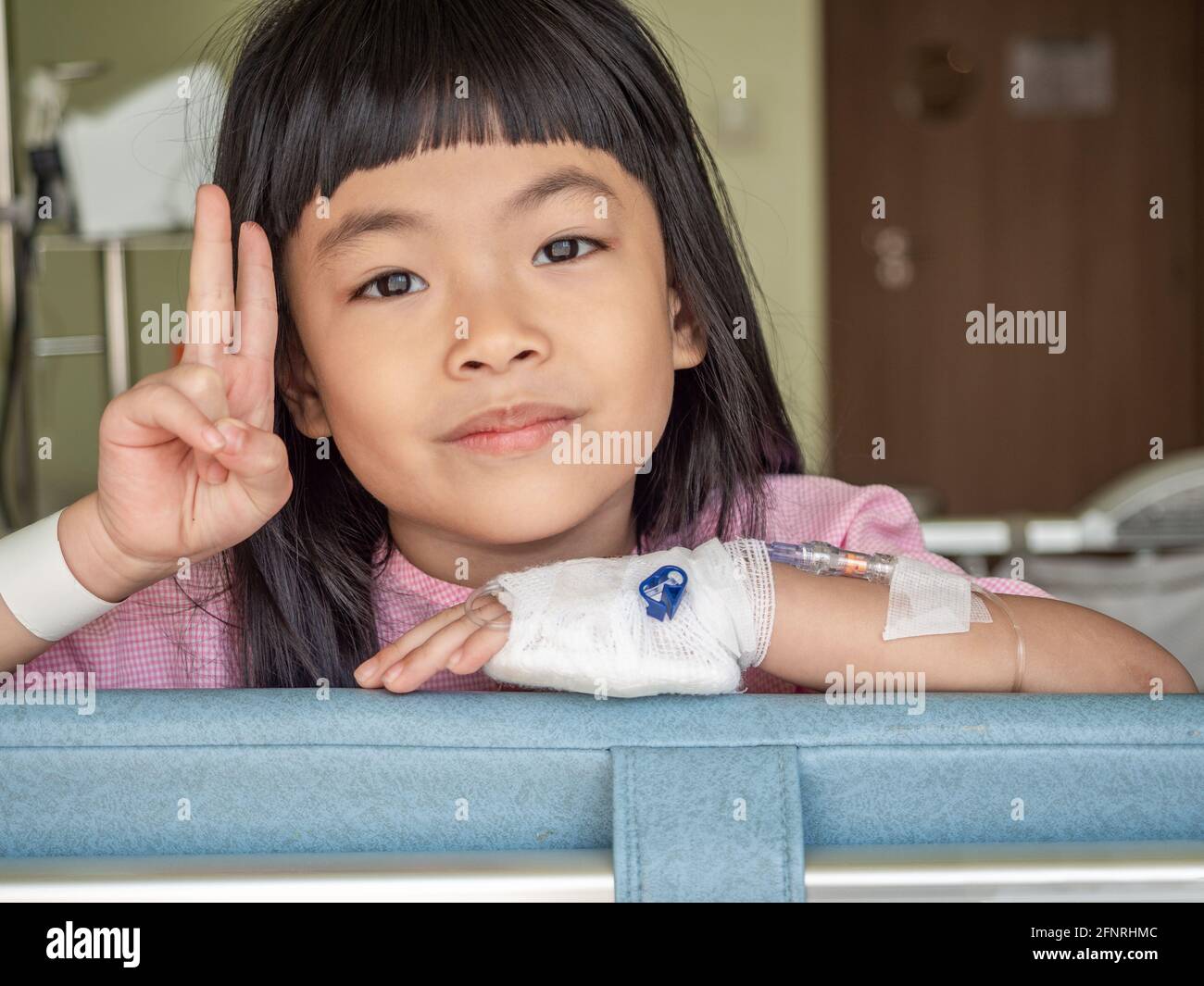 Fever child hospital hi-res stock photography and images - Alamy