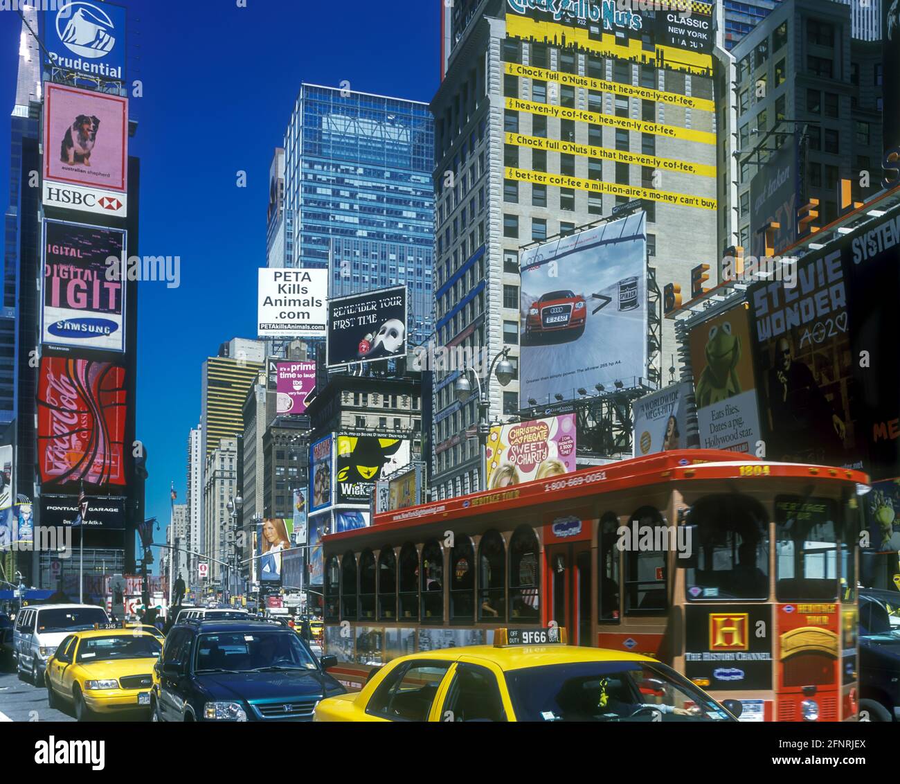 2005 HISTORICAL YELLOW TAXI CABS (©FORD MOTOR CO 2000) TIMES SQUARE ...
