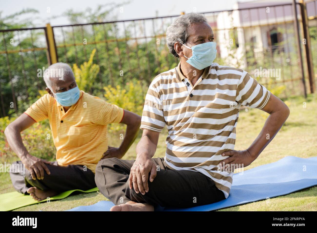 Elderly people exercising hi-res stock photography and images - Alamy