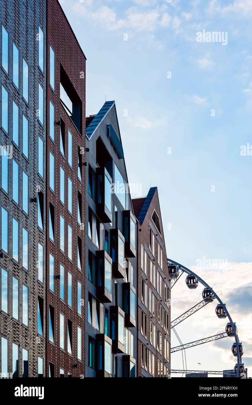 Residential building vertical hi-res stock photography and images - Alamy