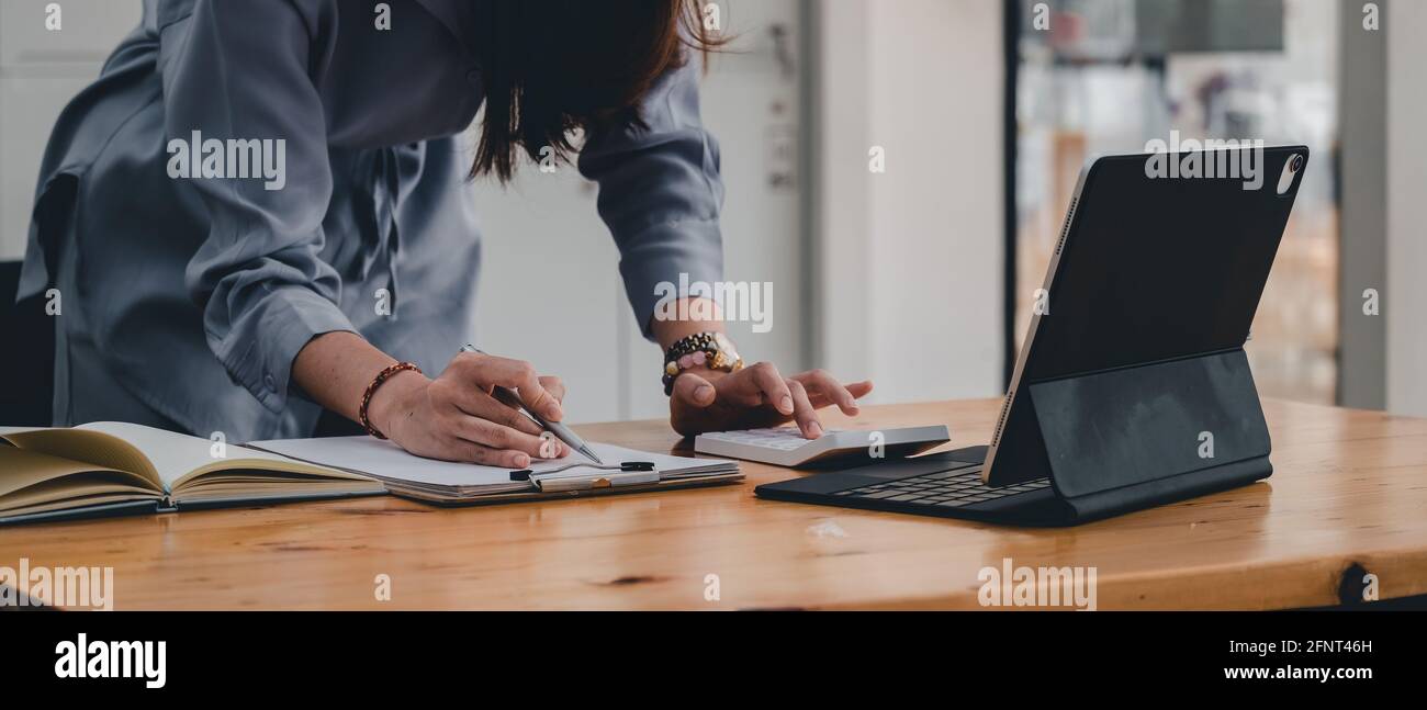 Accountant business hi-res stock photography and images - Alamy