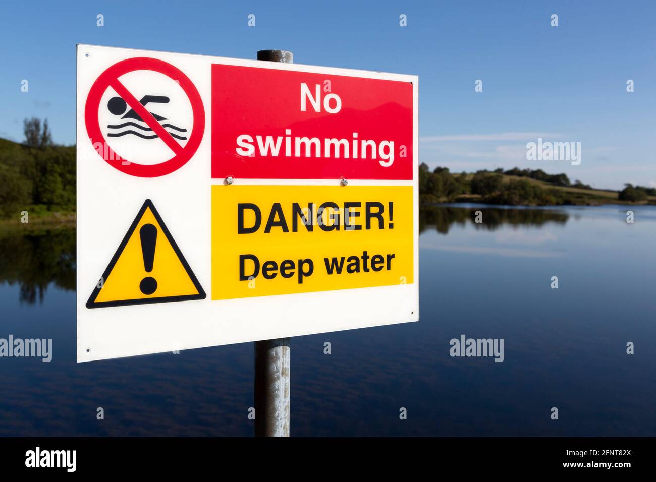 Danger deep water signage hi-res stock photography and images - Alamy